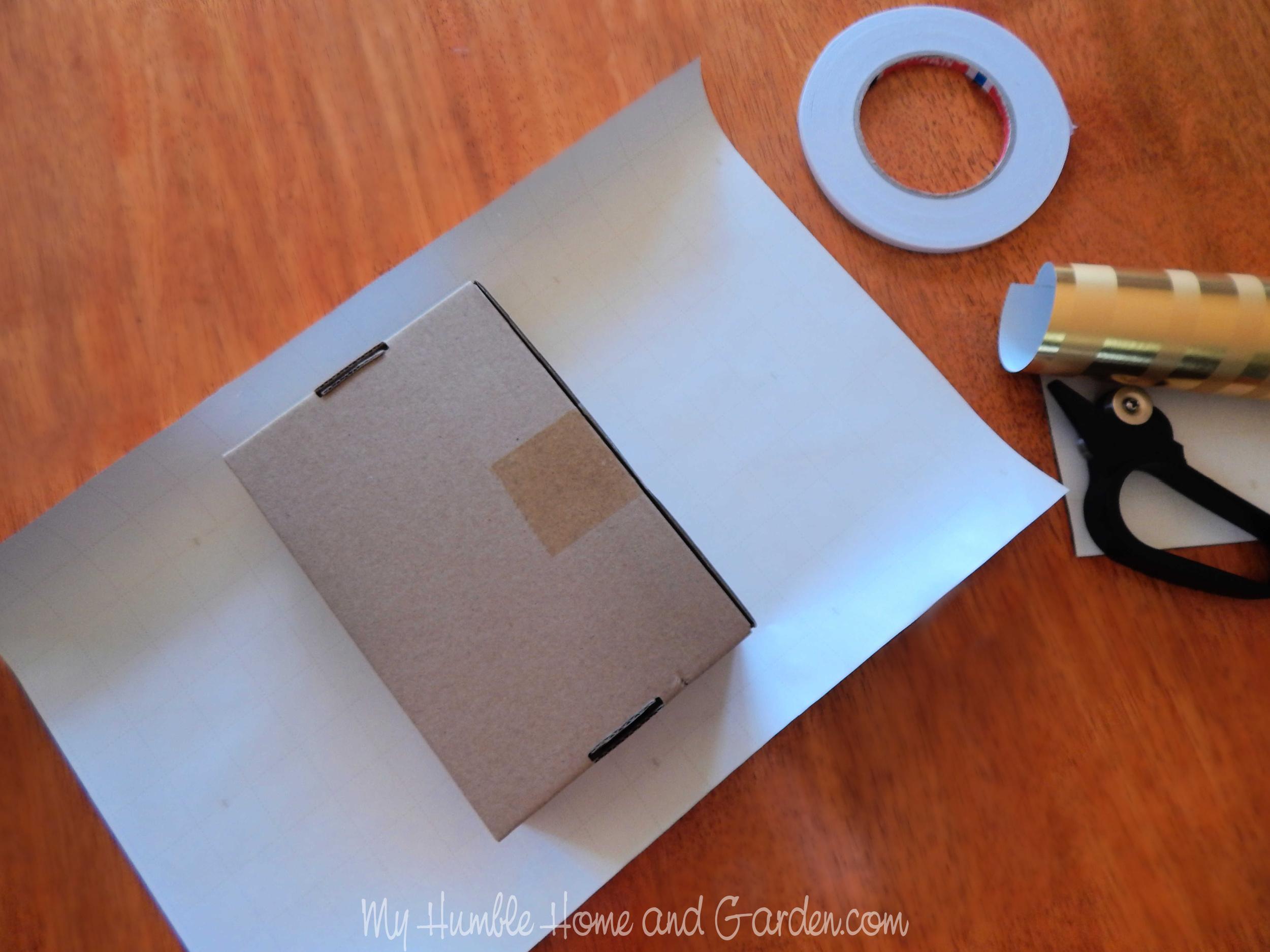 How To Wrap A Gift With Two Contrasting Papers - My Humble Home and Garden