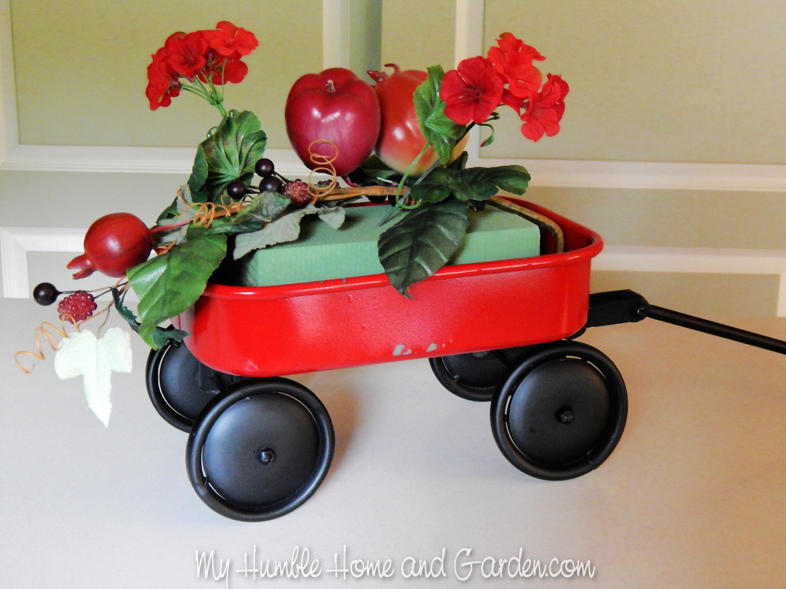How to Make a Little Red Wagon Patriotic Centerpiece - My Humble Home ...